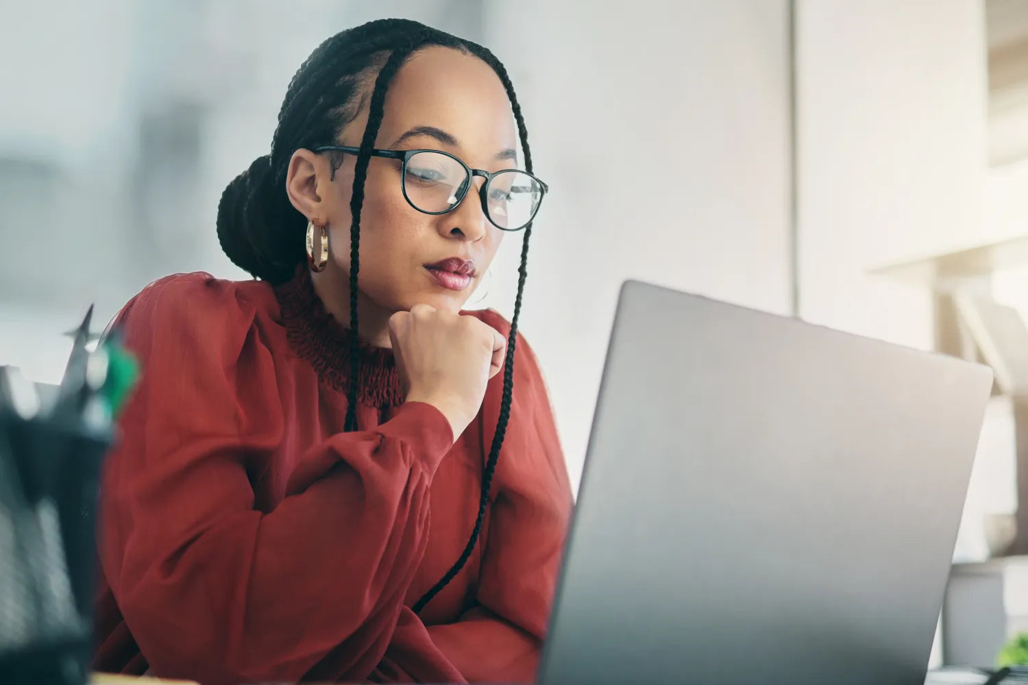 How To Stay Focused at Work: 14 Amazing Tips | iwi life